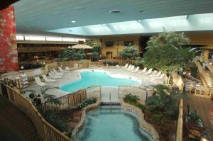 Experience Holiday Inn's Water Parks and Holidomes! - Agazoo